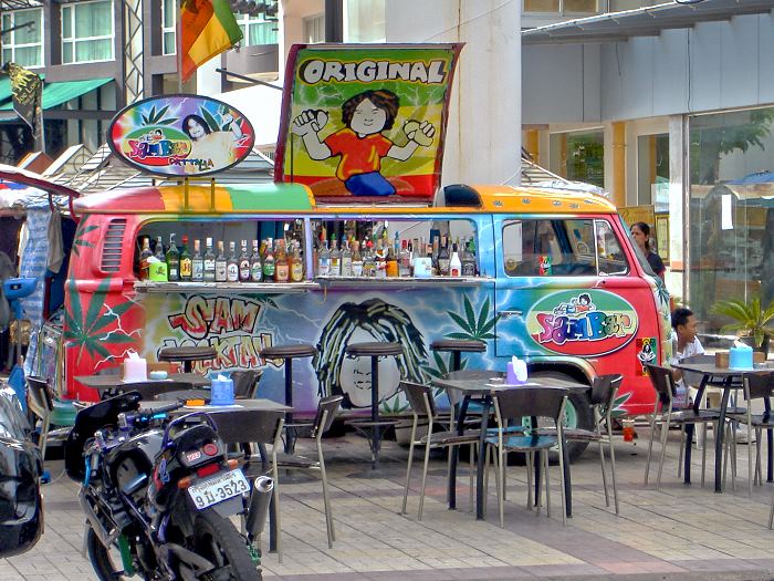 Cocktail Car Pattaya – Kultige Bulli-Bars mit Cocktails