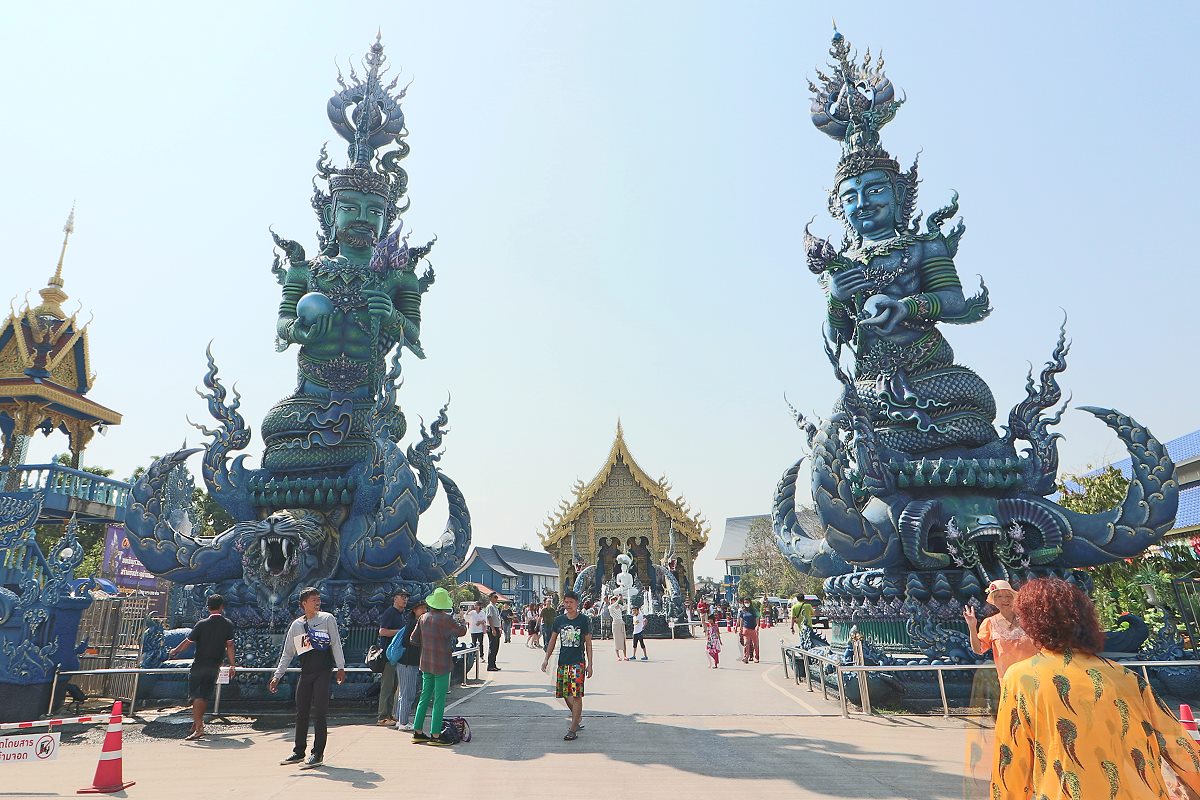 Blauer Tempel in Chiang Rai (Wat Rong Seur Ten)