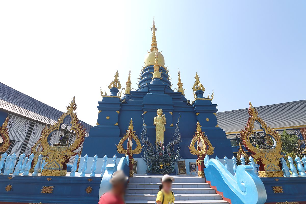 Blauer Tempel in Chiang Rai (Wat Rong Seur Ten)