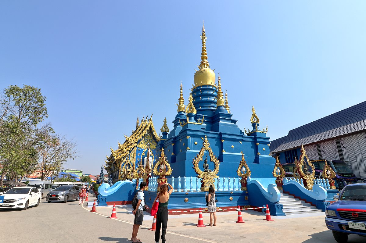Blauer Tempel in Chiang Rai (Wat Rong Seur Ten)